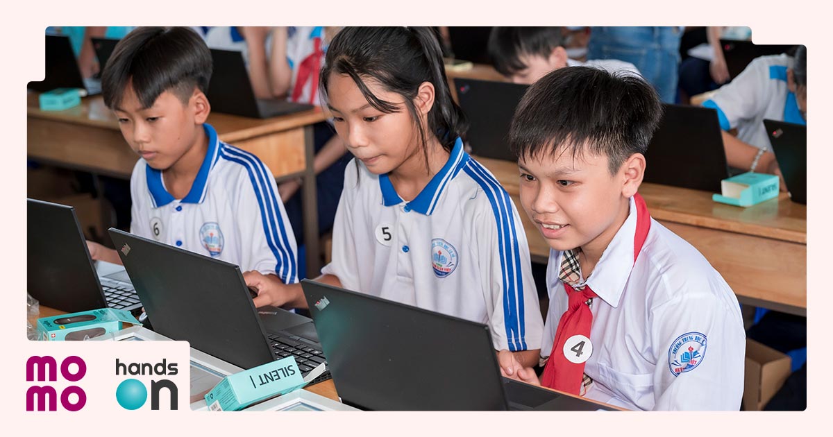 Gây quỹ cùng Tay Cộng Tay trao tặng 100 laptop và 100 suất kết nối ...