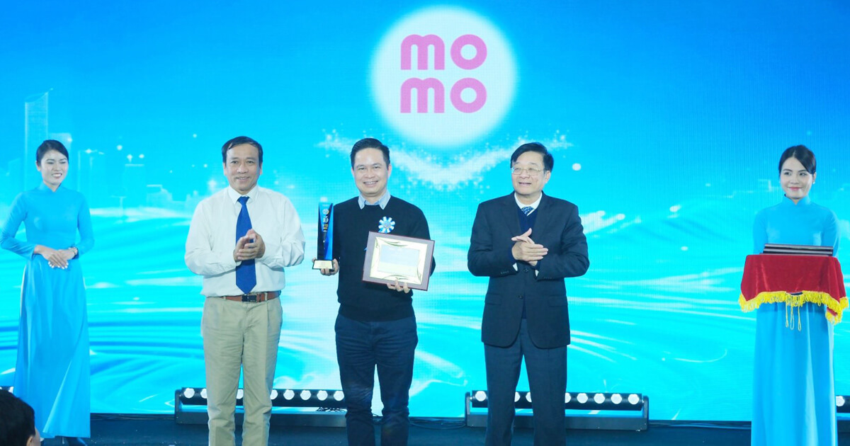 MoMo lần thứ 5 được vinh danh Top 10 Sản phẩm - Dịch vụ Công Nghệ Tin ...