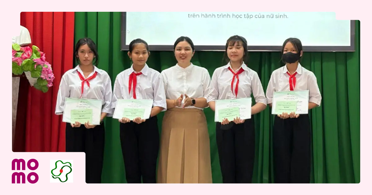 10 nữ sinh Bông Sen an tâm bước tiếp con đường học tập